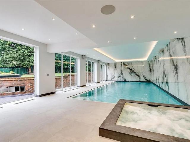 The Bishops Avenue, London N2 8 bed detached house to rent £27,998 pcm £6,461 pw