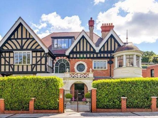 The Bishops Avenue, London, 3 Bedroom Apartment