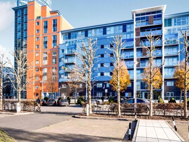 The Blue Building, Gunwharf Quays. 1 bed flat to rent £1,600 pcm £369 pw