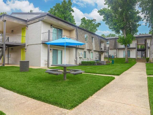 The Bluffs over Cumberland 2 Bedroom Apartment for Rent at 939 S Riverside Dr, Clarksville, TN 37040 Greenwood