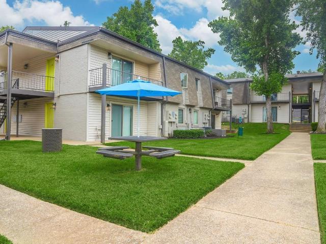 The Bluffs over Cumberland 2 Bedroom Apartment for Rent at 939 S Riverside Dr, Clarksville, TN 37040 Greenwood