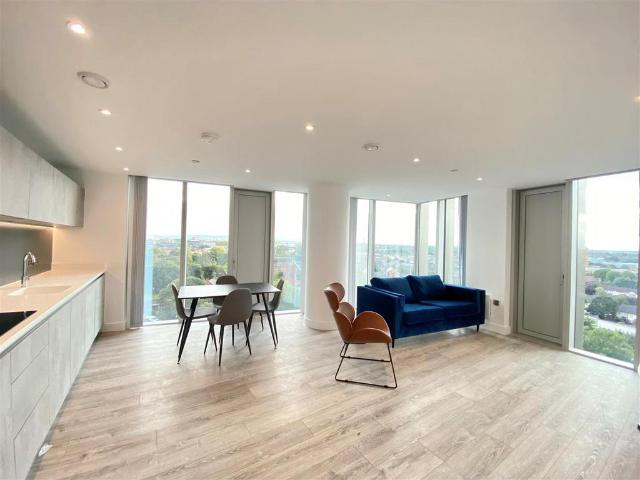 The Blade, Manchester 2 bed apartment to rent £1,900 pcm £438 pw