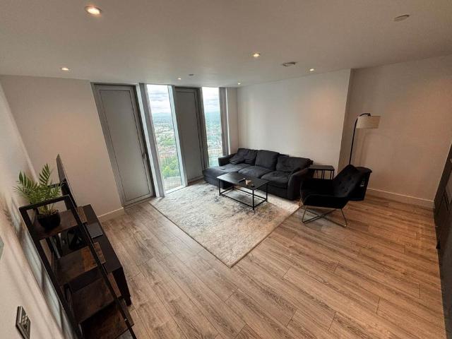 The Blade, Silvercroft Street. 1 bed flat to rent £1,595 pcm £368 pw