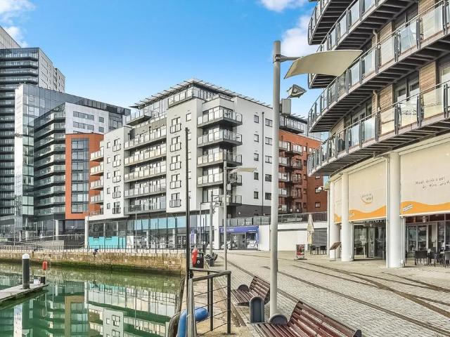 The Blake Building, Admirals Quay. 2 bed flat to rent £1,650 pcm £381 pw