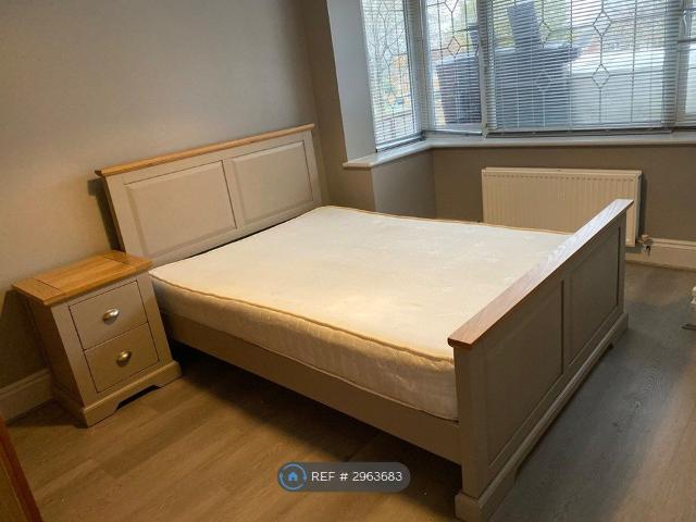 The Brackens, Basingstoke RG22, Room to rent, £750 pcm | PrimeLocation