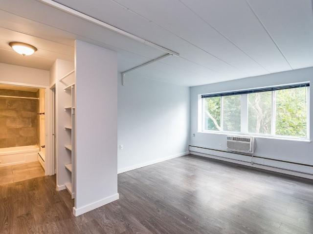 The Bradford Studio Apartment for Rent at 1500 Groesbeck Rd, Cincinnati, OH 45224 College Hill