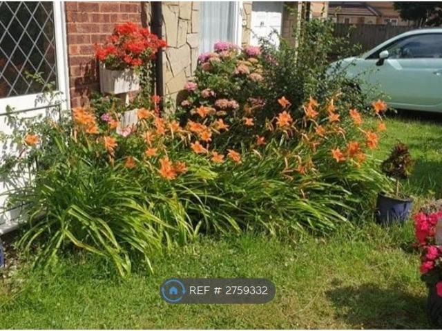 The Brambles, Chigwell IG7, 4 bed terraced house to rent, £2,500 pcm | PrimeLocation