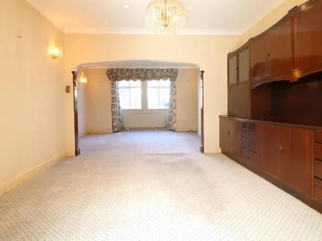 The Broadwalk Shopping Centre, Station Road, London, HA8 7RY, United Kingdom | 5 bed house for rent #166647360 | Rentberry