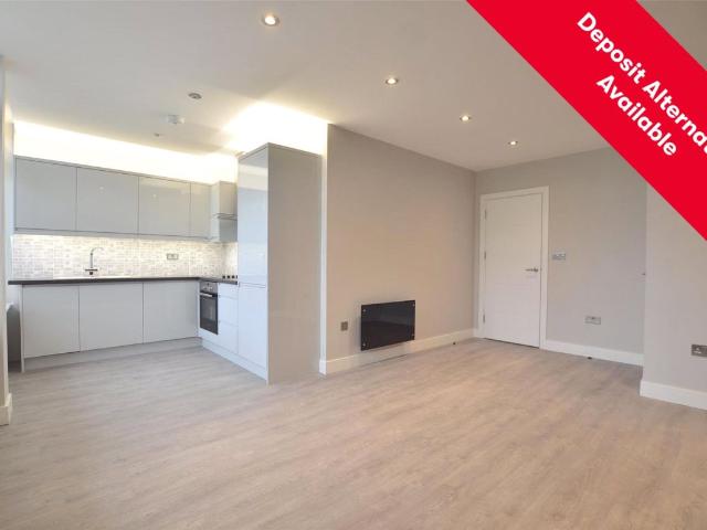 The Broadway, Crawley, West Sussex RH10, 2 bed flat to rent, £1,400 pcm | PrimeLocation