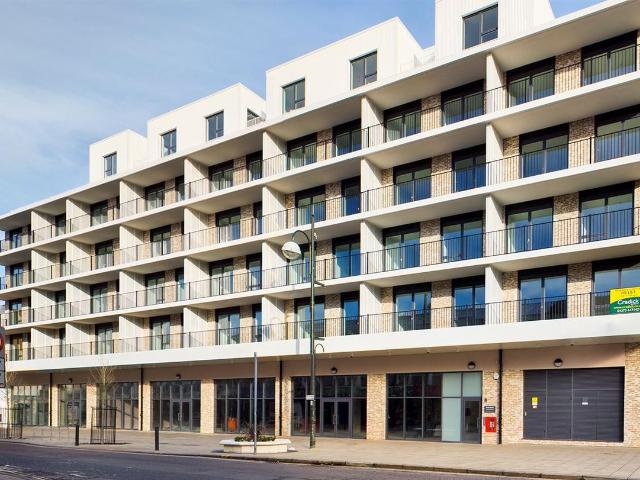 The Broadway, Crawley RH10, Studio to rent, £1,095 pcm | PrimeLocation