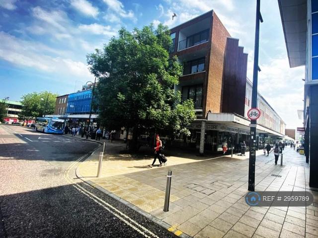 The Broadway, Crawley, RH10 1 bed flat to rent £1,195 pcm £276 pw