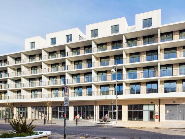 The Broadway, Crawley RH10, 1 bed flat to rent, £1,300 pcm | PrimeLocation