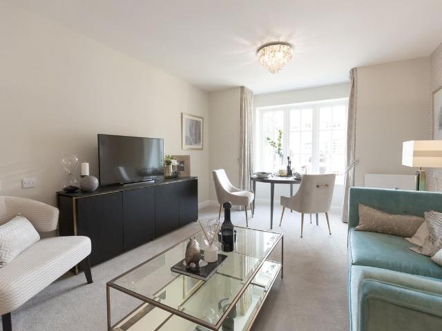The Broadway, Amersham HP7, 2 bed flat to rent, £6,495 pcm | PrimeLocation