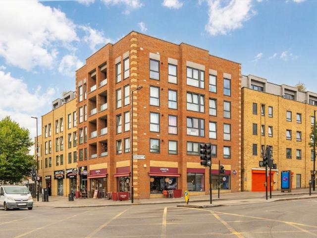 The Broadway, Greenford UB6 2 bed flat to rent £2,100 pcm £485 pw