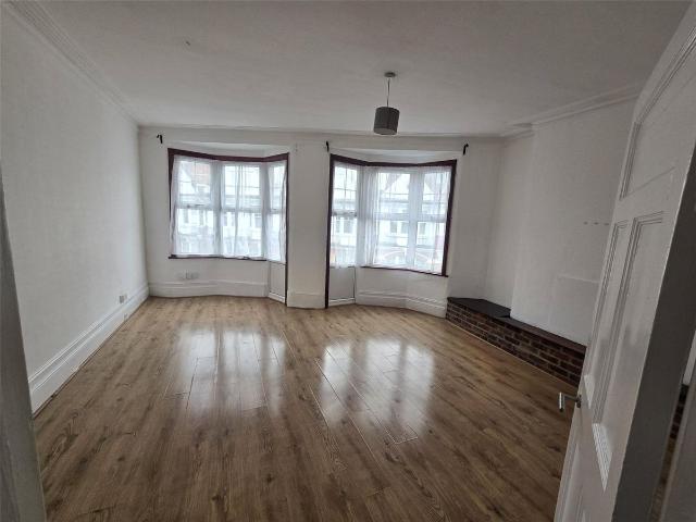 The Broadway IG8, 2 bed flat to rent, £1,800 pcm | PrimeLocation
