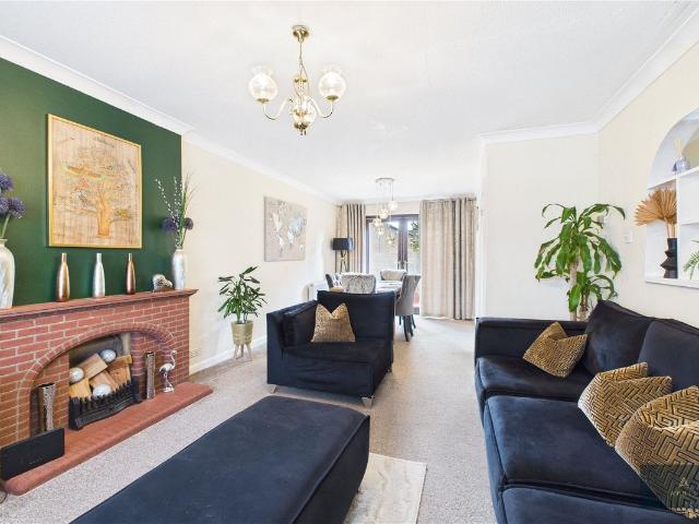 The Broadway, Loughton IG10, 4 bed detached house to rent, £2,750 pcm | PrimeLocation