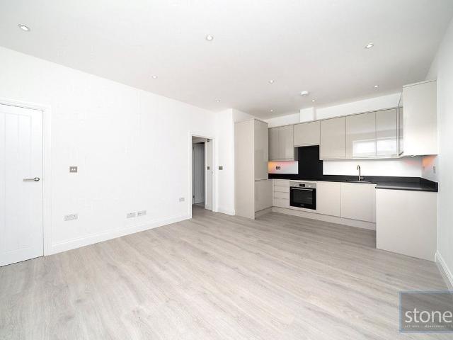 The Broadway, London NW7, 2 bed flat to rent, £2,100 pcm | PrimeLocation