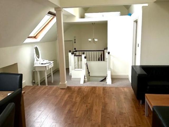 The Broadway, London NW7, 2 bed maisonette to rent, £2,100 pcm | PrimeLocation