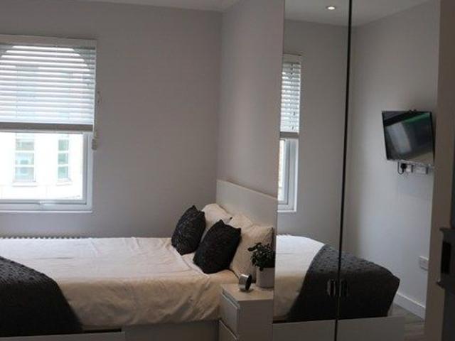 The Broadway, London SW19, Room to rent, £1,250 pcm | PrimeLocation