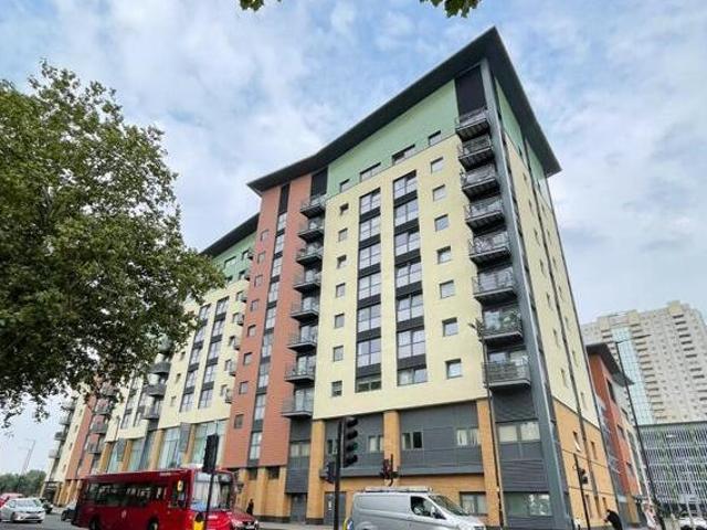 The Broadway, London, 2 Bedroom Flat