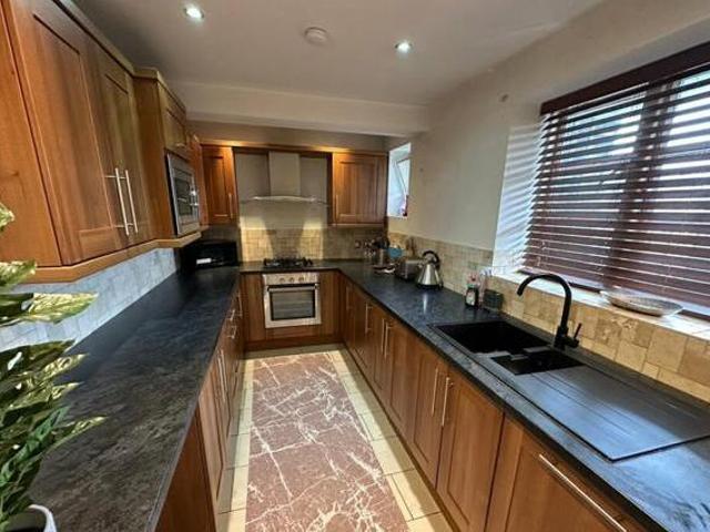 The Broadway, London, 3 Bedroom Flat