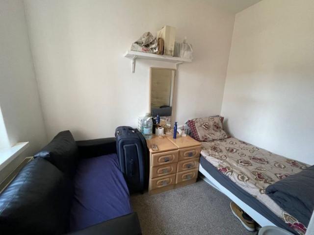 The Broadway, Southall UB1, Room to rent, £800 pcm | PrimeLocation