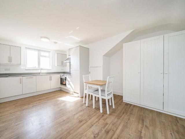 The Broadway, Southall UB1, Studio to rent, £1,295 pcm | PrimeLocation