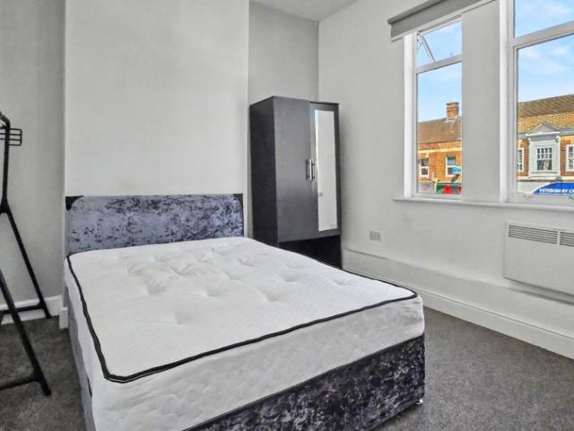 The Broadway, Stanmore, Greater London HA7, Room to rent, £1,000 pcm | PrimeLocation