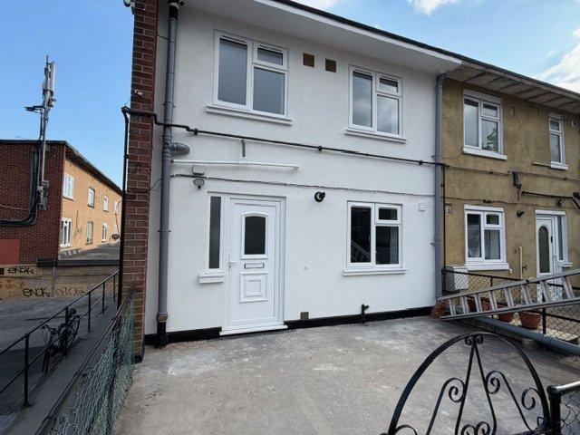The Broadway, Romford 2 bed maisonette to rent £1,595 pcm £368 pw