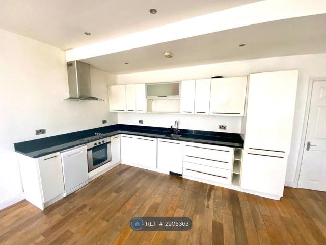 The Broadway, Woodford Green IG8, 2 bed flat to rent, £2,100 pcm | PrimeLocation