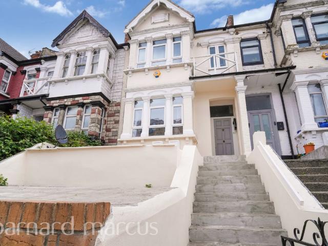 The Broadway, West Hendon, London NW9, 2 bed flat to rent, £2,000 pcm | PrimeLocation