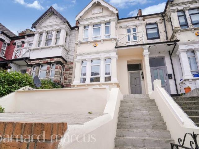 The Broadway, West Hendon, London 2 bed apartment to rent £2,000 pcm £462 pw