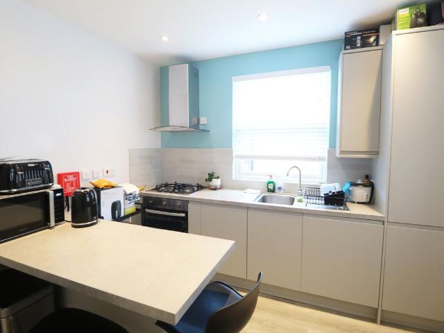 The Broadway, Wimbledon, London SW19, Room to rent, £1,200 pcm | PrimeLocation