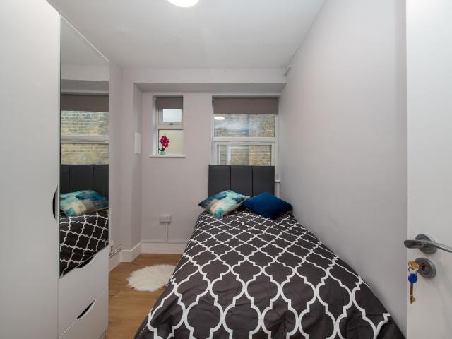 The Broadway, Wimbledon SW19, Room to rent, £735 pcm | PrimeLocation
