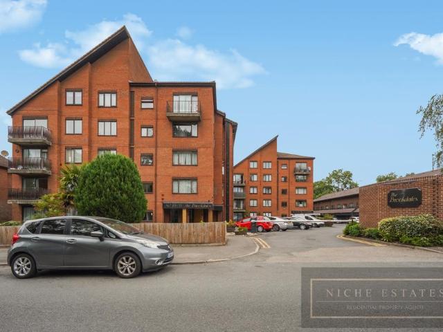 The Brookdales, Bridge Lane, London. 2 bed apartment to rent £2,295 pcm £530 pw