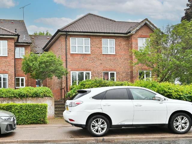 The Brow, Abbotsbury Court WD25, 2 bed flat to rent, £1,600 pcm | PrimeLocation