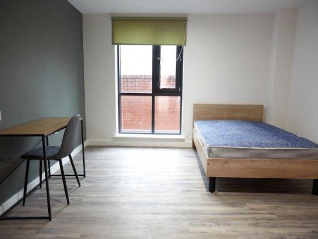 The Butts 4 bed flat to rent £1,996 pcm £461 pw