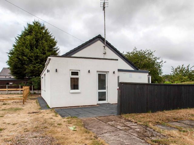 The Bungalow, 11A Rotherham Road, Clowne S43, 2 bed detached bungalow to rent, £1,200 pcm | PrimeLocation