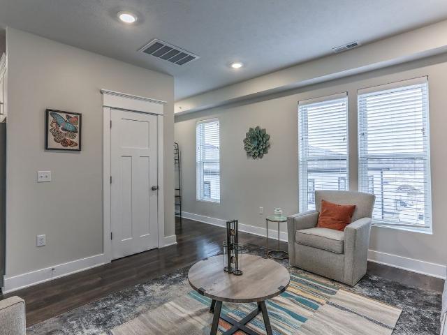 The Bunglaows on the Lake at Prarie Queen 4 Bedroom Apartment for Rent at 13178 Lincoln Rd, Omaha, NE 68138