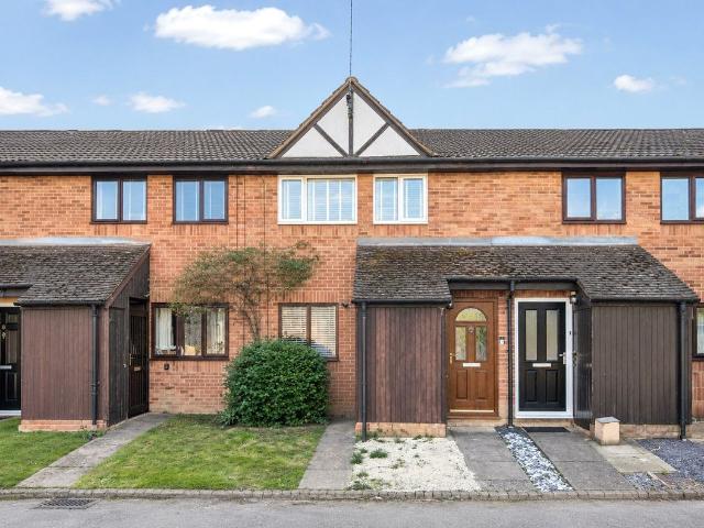 The Buntings, Weydon Lane, Farnham, Surrey GU9, 2 bed maisonette to rent, £1,400 pcm | PrimeLocation