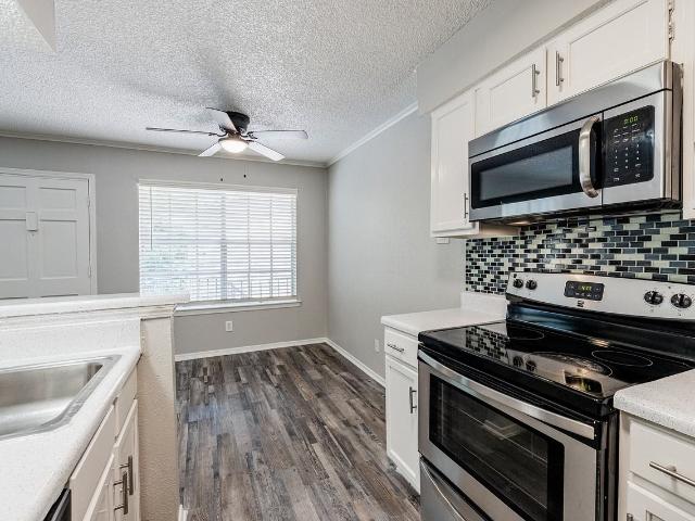 The Burgundy Apartments 2 Bedroom Apartment for Rent at 11911 Marsh Ln, Dallas, TX 75234