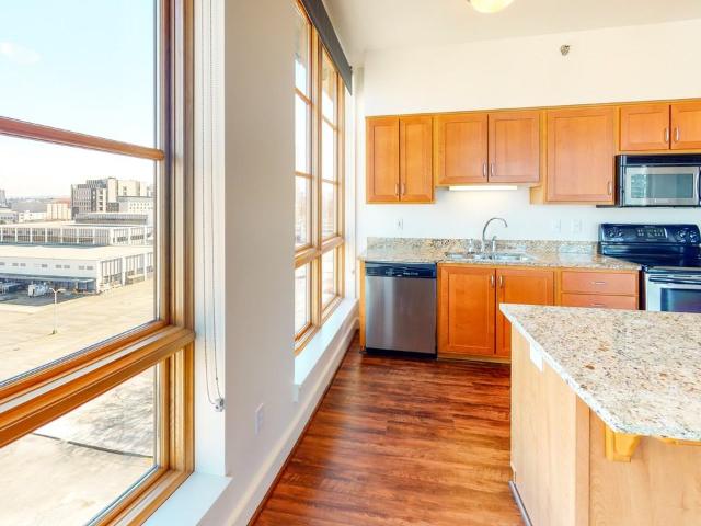 The Burlington Tower 1 Bedroom Apartment for Rent at 900 Northwest Lovejoy Street, Portland, OR 97209 Pearl