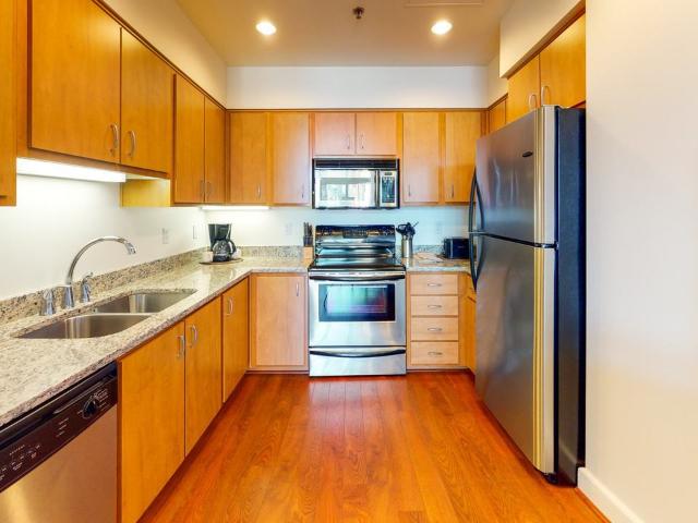 The Burlington Tower 1 Bedroom Apartment for Rent at 900 Northwest Lovejoy Street, Portland, OR 97209 Pearl