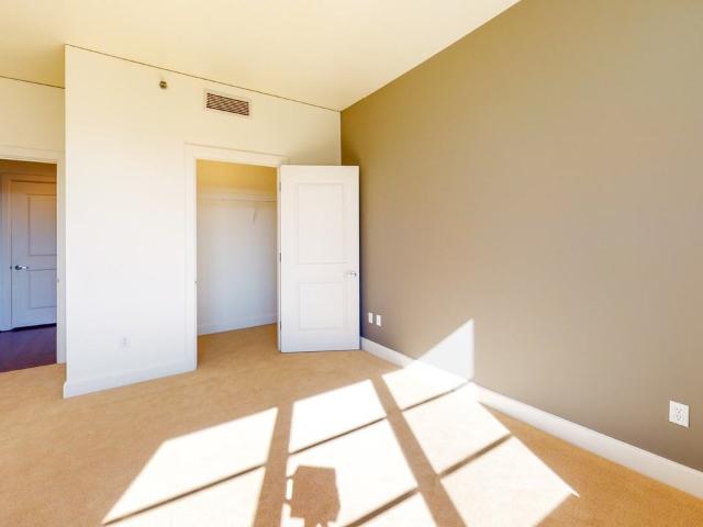 The Burlington Tower 1 Bedroom Apartment for Rent at 900 Northwest Lovejoy Street, Portland, OR 97209 Pearl
