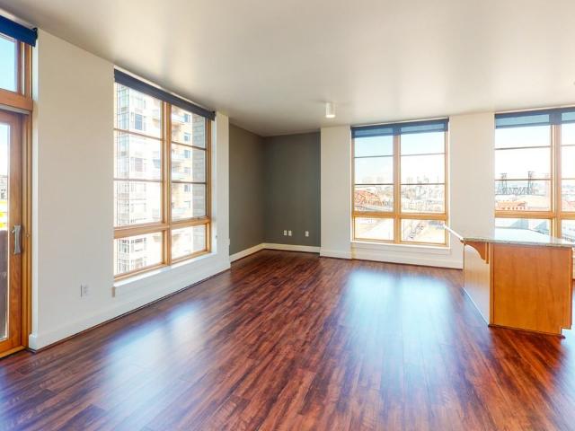 The Burlington Tower 2 Bedroom Apartment for Rent at 900 Northwest Lovejoy Street, Portland, OR 97209 Pearl