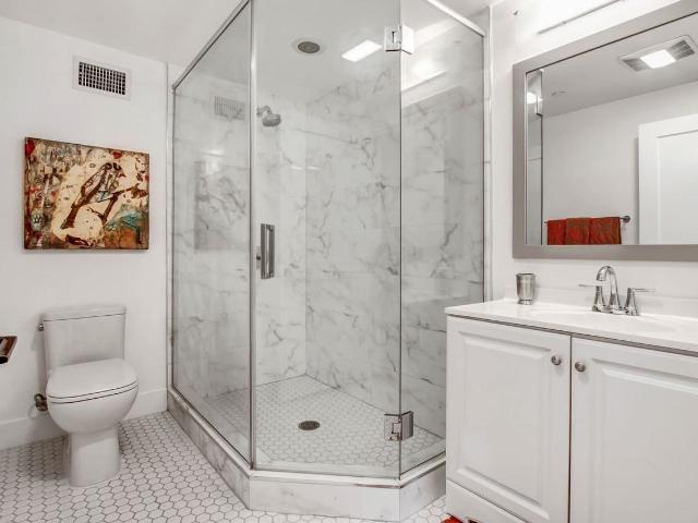 The BW 3 Bedroom Apartment for Rent at 1168 S Barrington Ave, Los Angeles, CA 90049 Brentwood