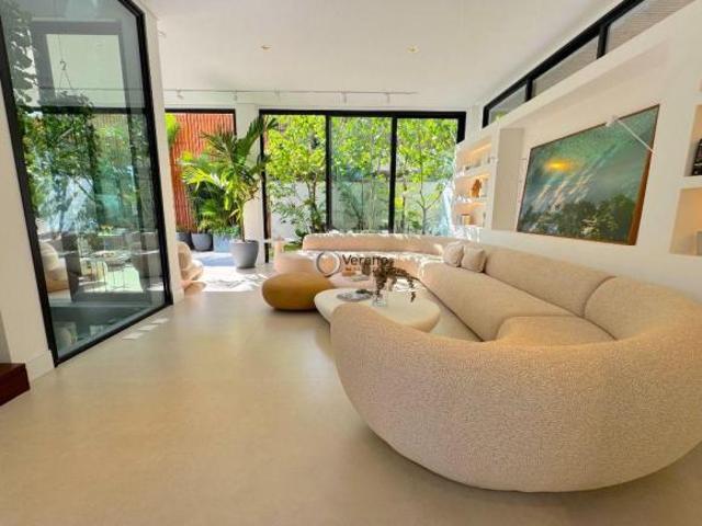 The Golf Village Casa com 5 dormitórios à venda, 926 m² por R$ 19