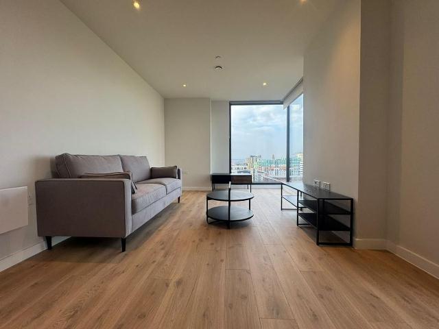 The Gate, Meadowside Manchester M4, 2 bed flat to rent, £1,550 pcm | PrimeLocation