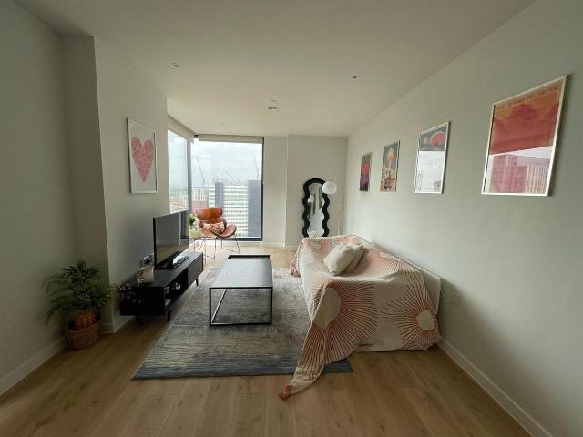 The Gate, Meadowside, Aspin Lane, Manchester M4, 2 bed flat to rent, £1,600 pcm | PrimeLocation