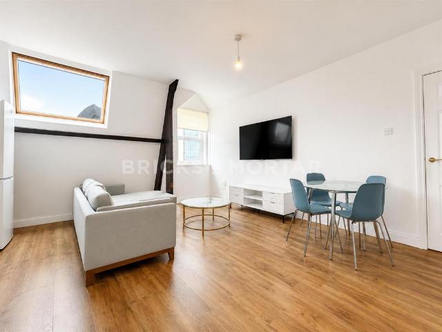 The Gatehouse, Newcastle Upon Tyne NE1 3 bed apartment to rent £1,885 pcm £435 pw